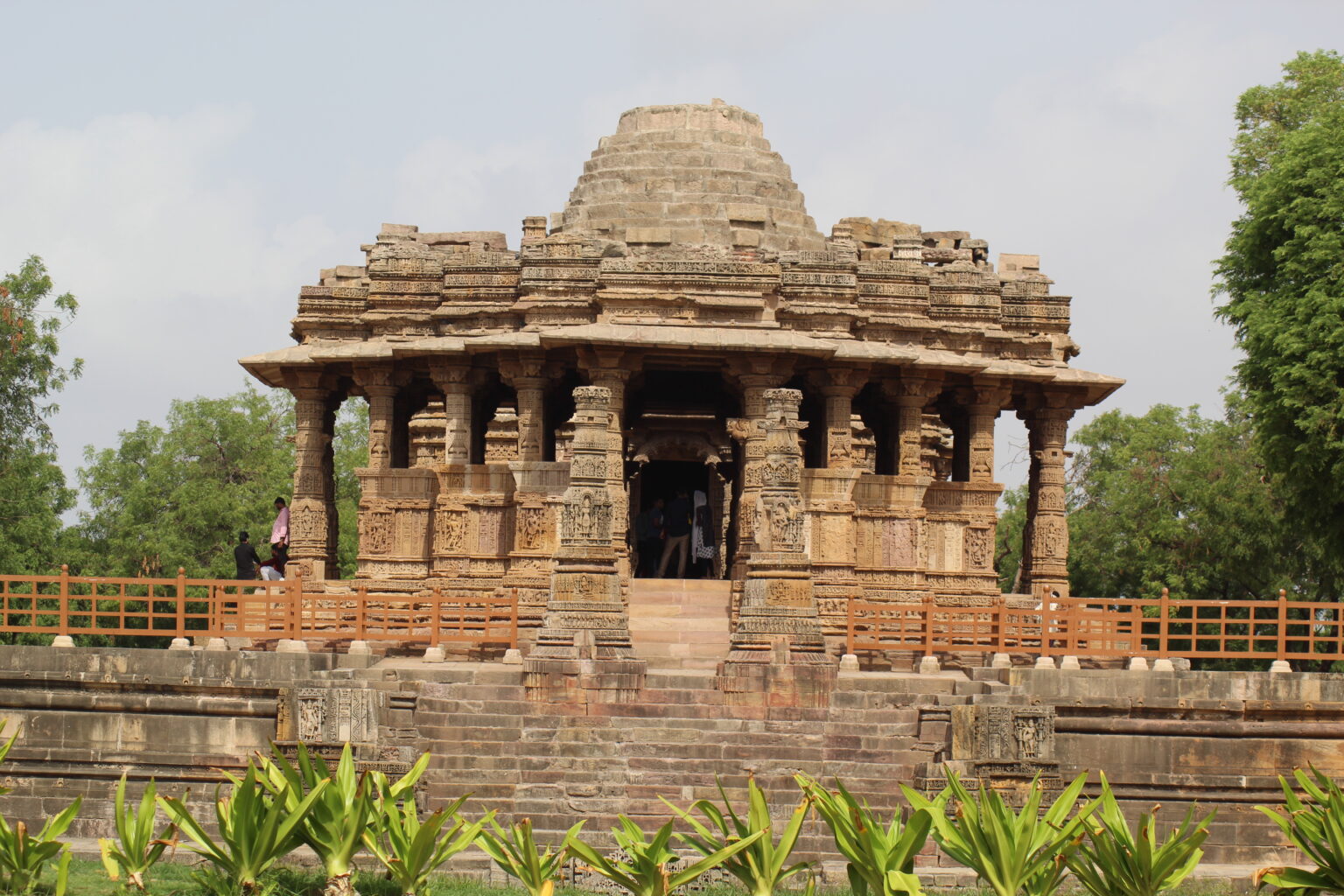 Exploring the Magnificence of the Sun Temple in Gujarat - Main Awara ...